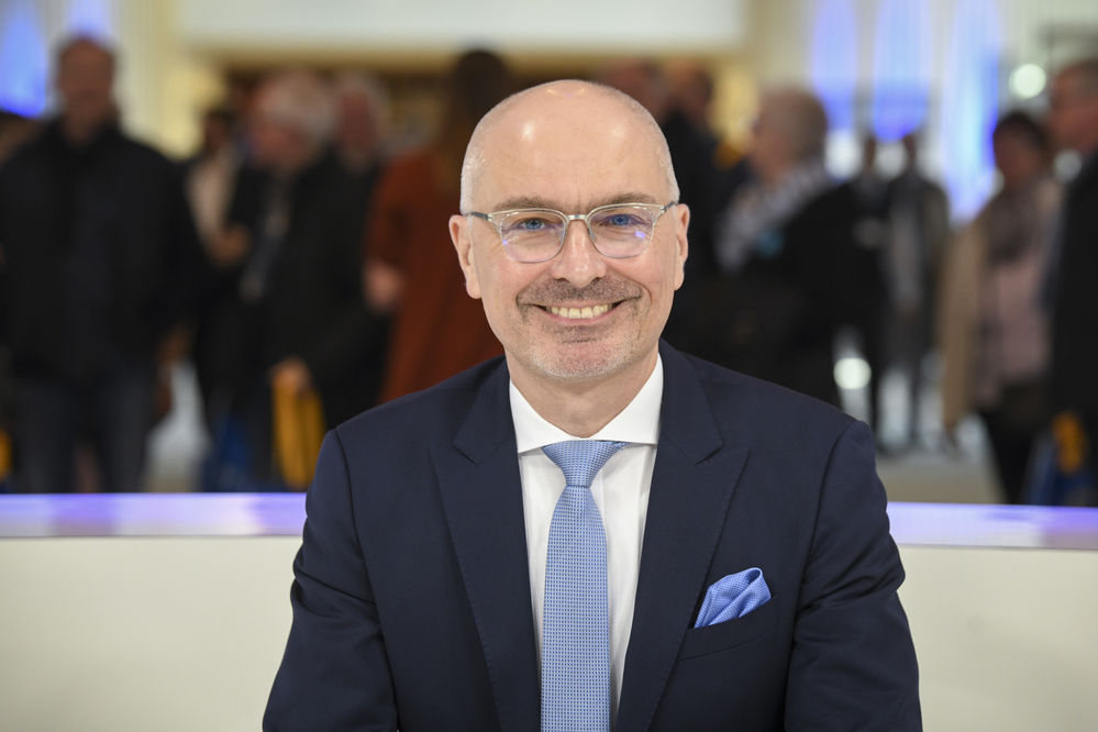 Service - Peter Simon