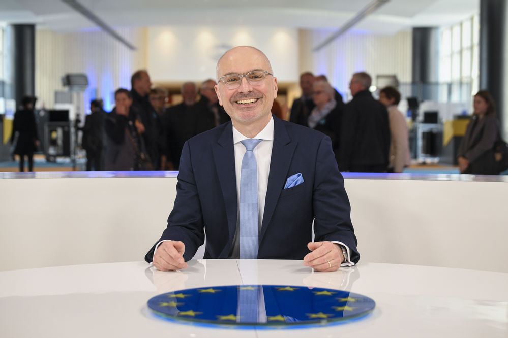 Service - Peter Simon